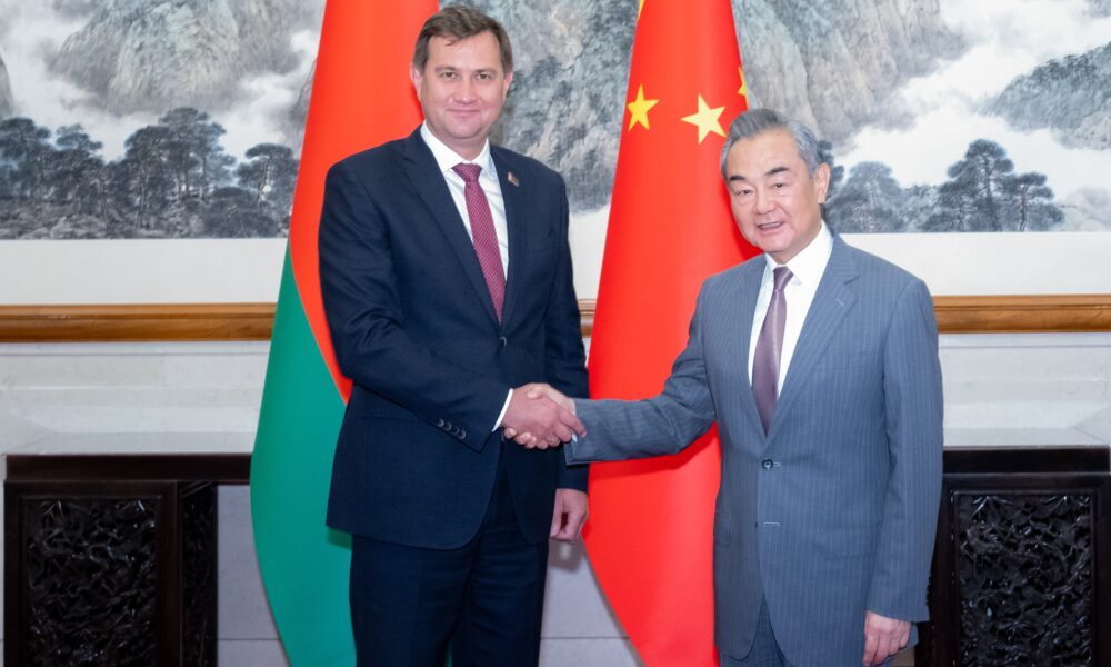 တရုတ်နိုင်ငံ နိုင်ငံခြားရေးဝန်ကြီး ဝမ်ရိ နှင့် ဘီလာရုဇ်နိုင်ငံ နိုင်ငံခ ...